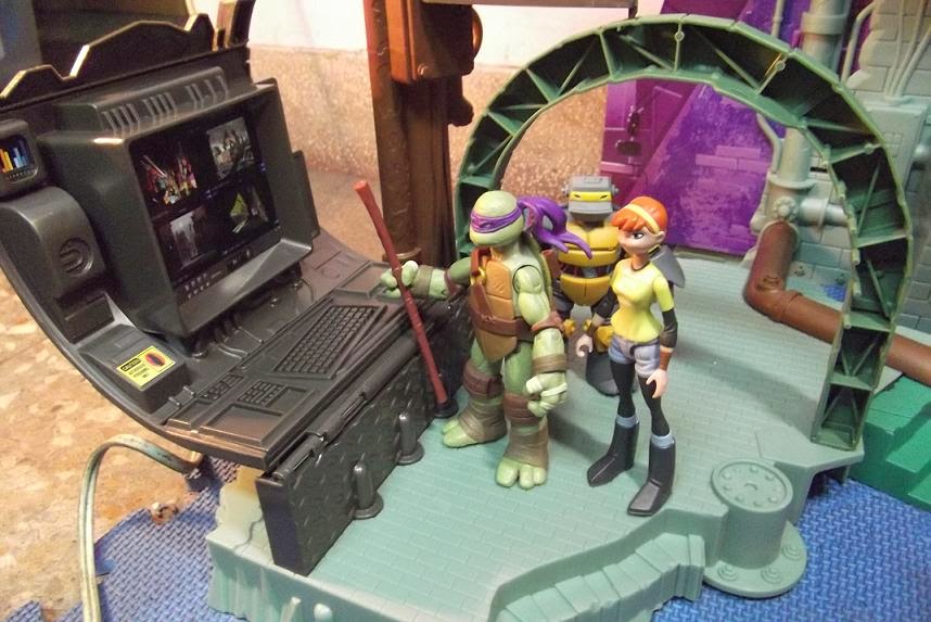 HGG的幻想: Nickelodeon TMNT 2012 - Secret Sewer Lair Playset