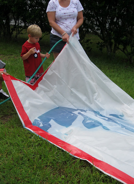 Momma's Fun World: Sensory water bag fun for HOT day