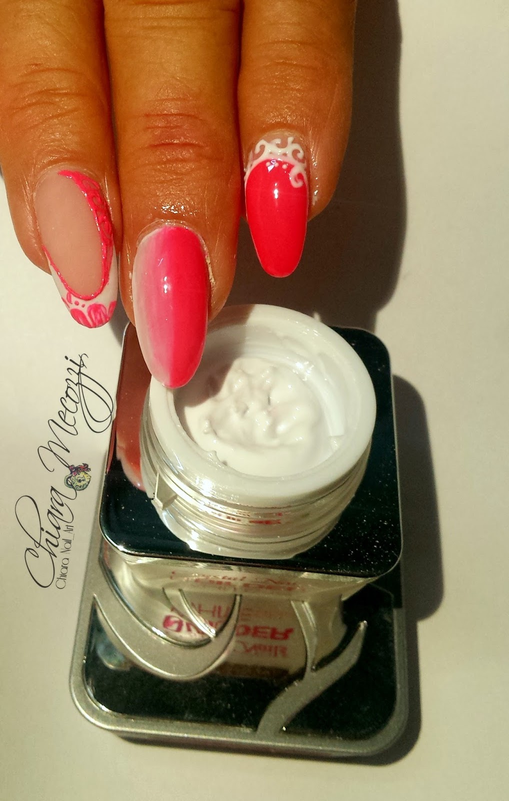 Unghie raffinate e piene di colore con i prodotti Crystal Nails Italia ...