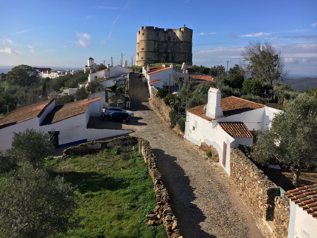 Castelo de Évora Monte VIAJAR é alargar os nossos horizontes - Vamos de ...