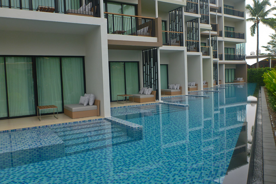 In the Sky: Pool Access deluxe room, Holiday Inn Resort Mai Khao ...