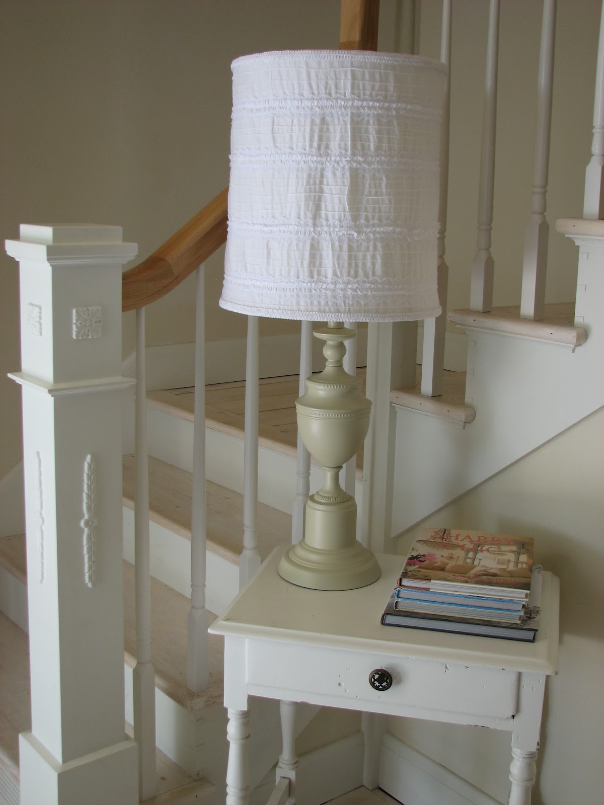 The Cottager: DIY: Shabby Vintage Lamps