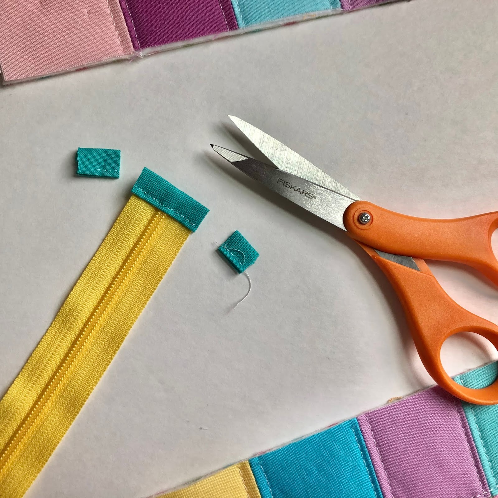 Miss Andrea Quilts: Zipper Tab Tutorial