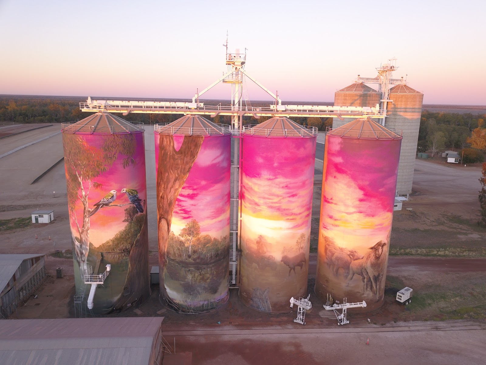 Bushtracker Travels RosnRoss: Tracking Australian Silo Art - Victoria