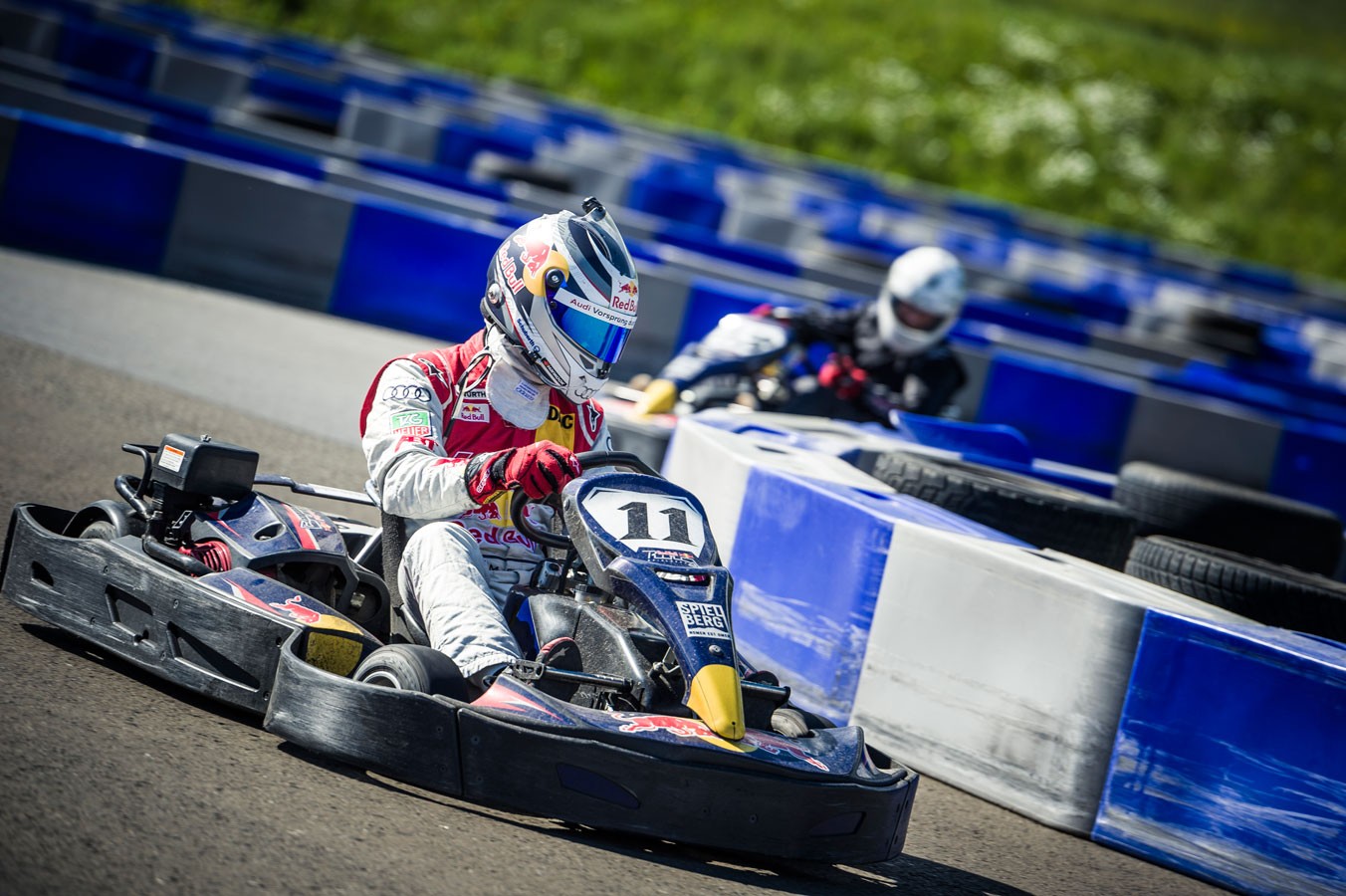 Mau jadi pembalap mobil profesional? Coba tips ini