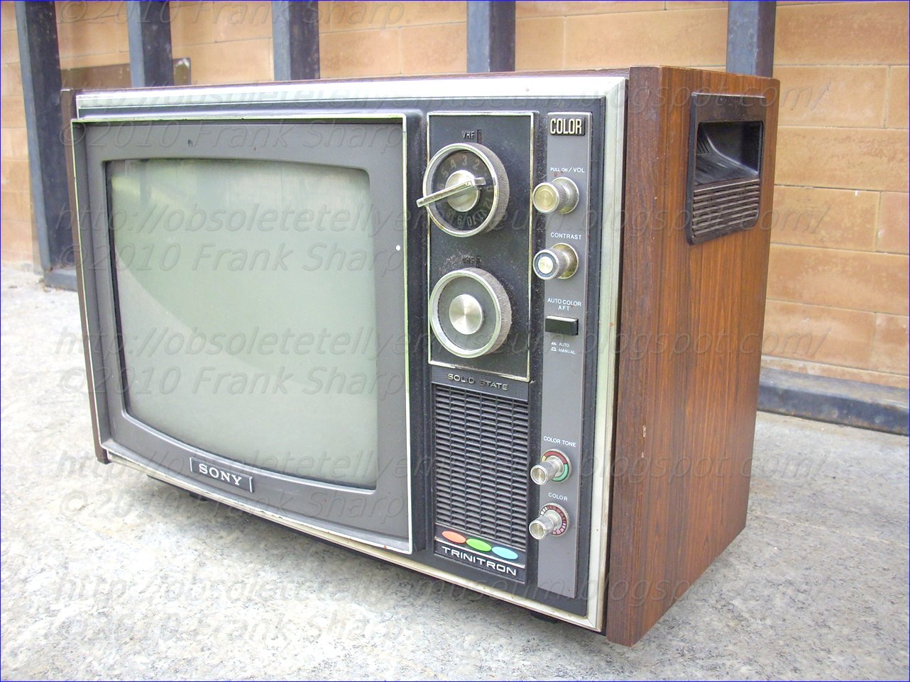 Obsolete Technology Tellye !: SONY KV-1300E YEAR 1972.
