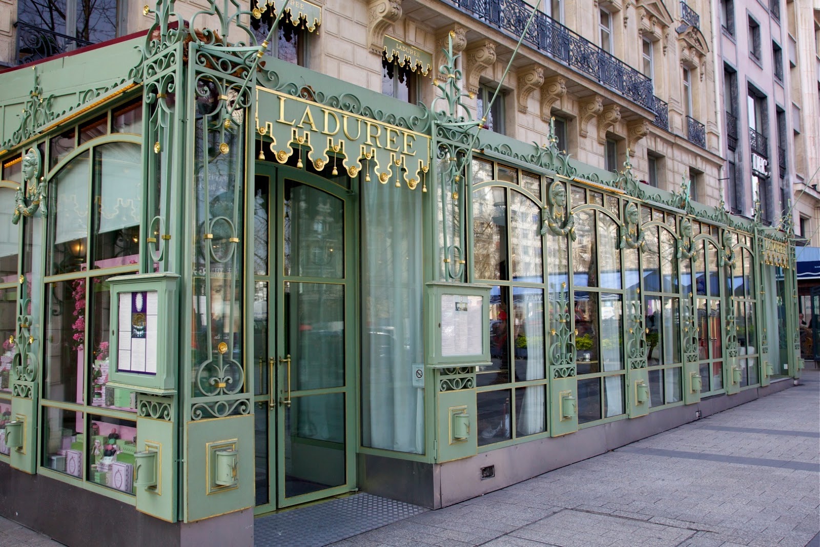 Ladurée i Paris - Verdens beste makroner! - Franciskas Vakre Verden
