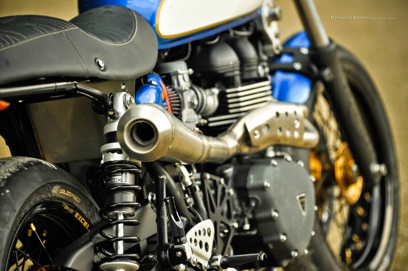 Thruxton Dirt-Track - RocketGarage - Cafe Racer Magazine