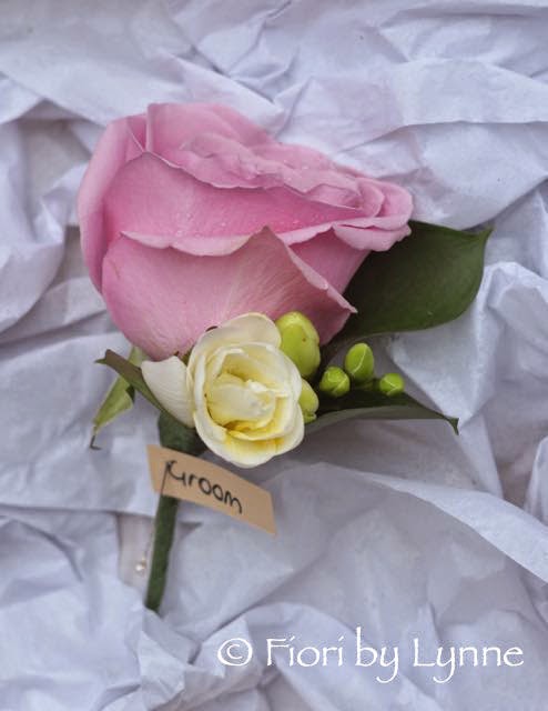 Wedding Flowers Blog: Gill's Dusky Pink and Ivory Wedding Flowers ...