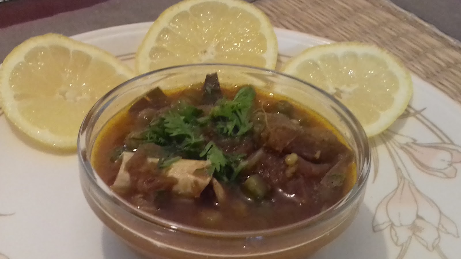 swetawriter: Awesome mangsho ghugni [ mutton n yellow peas curry]