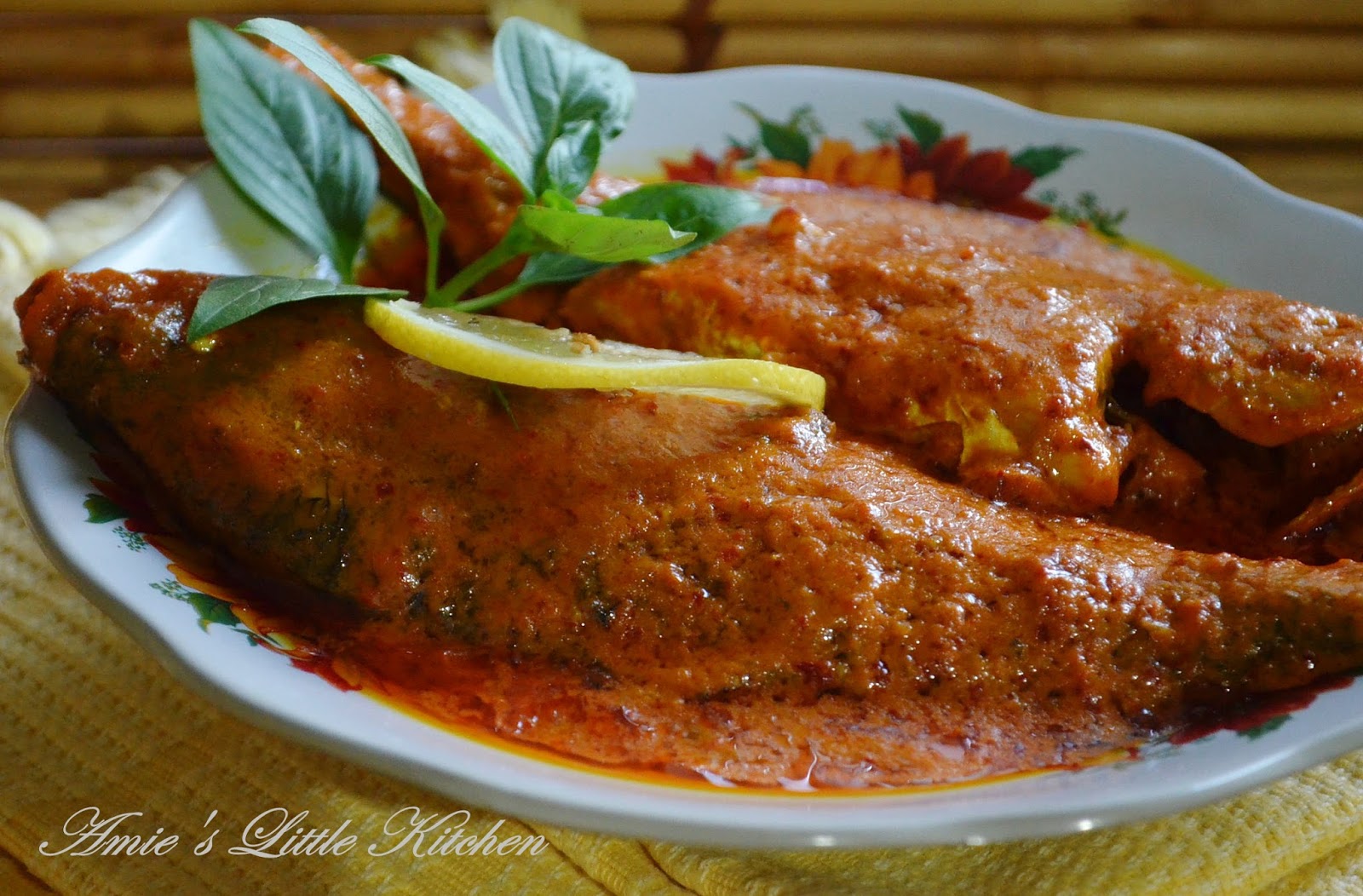 AMIE'S LITTLE KITCHEN: Ikan Ekor Kuning Masak Brengkes