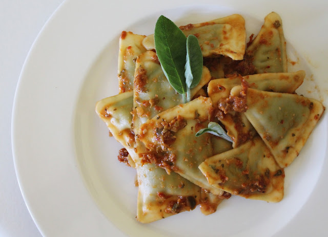 sweet&sour: Pansoti al pesto di pomodori secchi ed erbette dell'orto