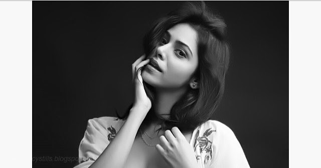 Actress Spicy Stills Actress Hot Bikini Actress Hot Stills: Priyanka ...