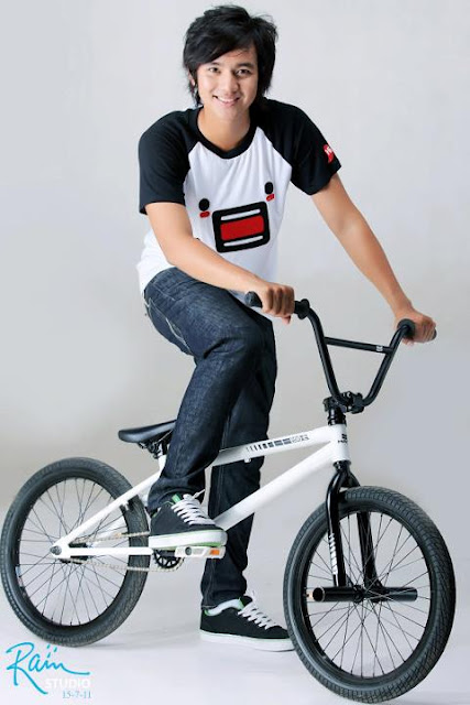 M y a n m a r H u n k s: Ye Min Aung by Photo Rahta (Rain Studio)