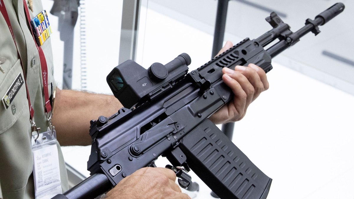 Defensa y Armas: Kalashnikov presenta sul último fusil de asalto AK-308