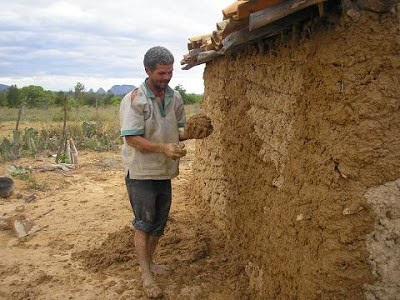 TAIPAS: O PASSADO E O PRESENTE: A taipa de pilão