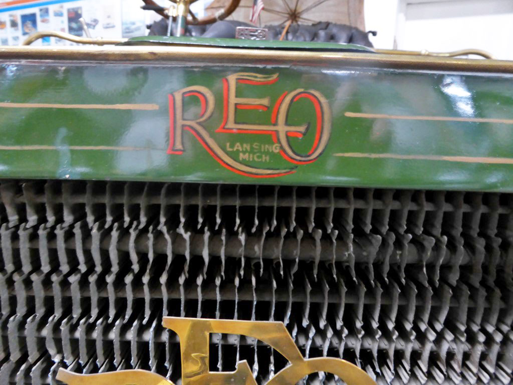 American Auto Emblems: REO