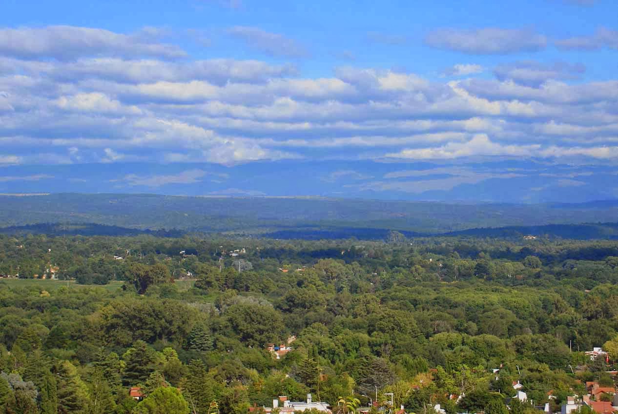 Tiene innumerables atractivos, como el imperdible Puente Colgantes, la ...