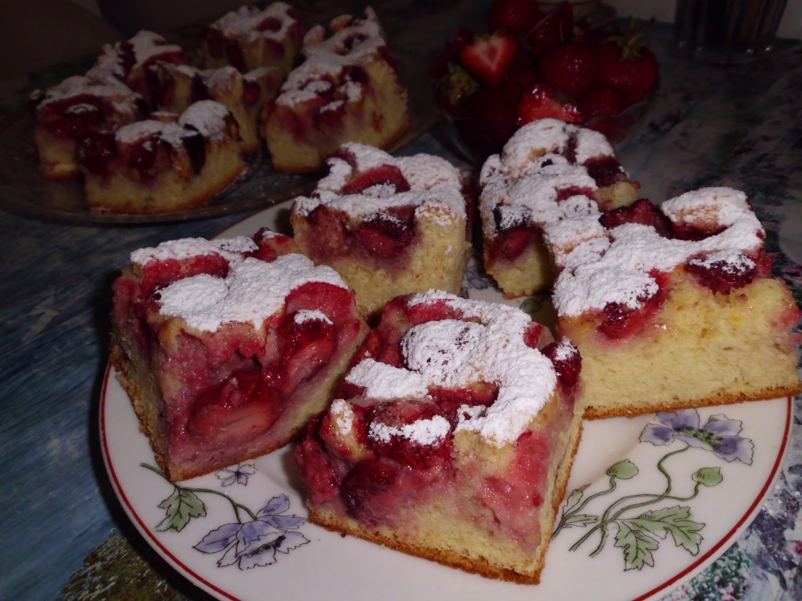 susu: Pandispan cu capsuni/visine