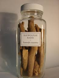 Farmakognosi Radix : 8. RAUWOLFIAE SERPENTINAE RADIX