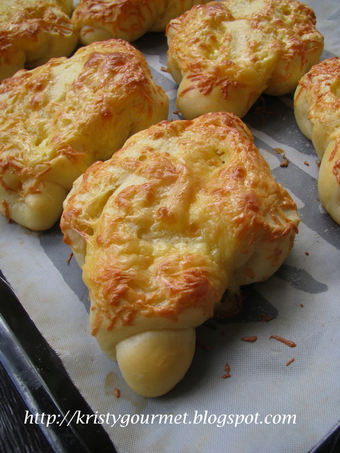 Taiwanese Luo Song Bread 芝士口味的台湾罗宋面包