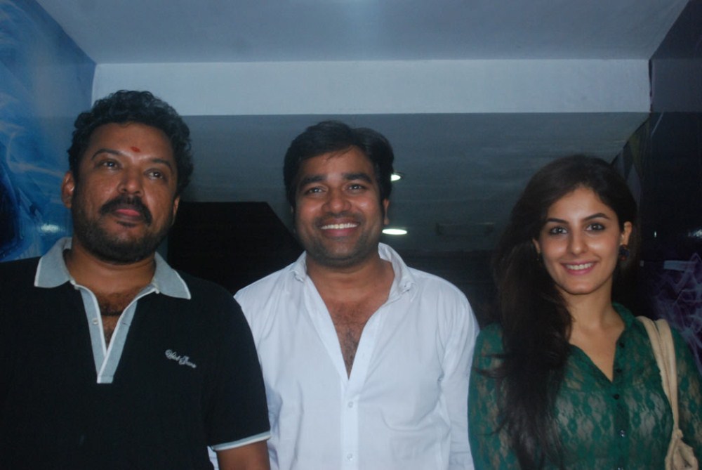 Thillu Mullu Movie Special Show - Hot PHOTOSHOOT Bollywood, Hollywood ...