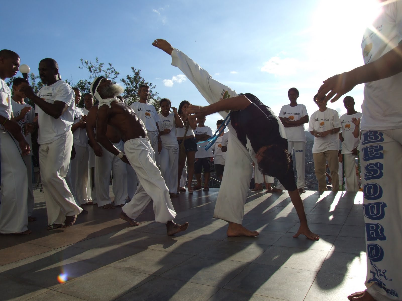 lapa news: Capoeira - the force of the Brazilian people