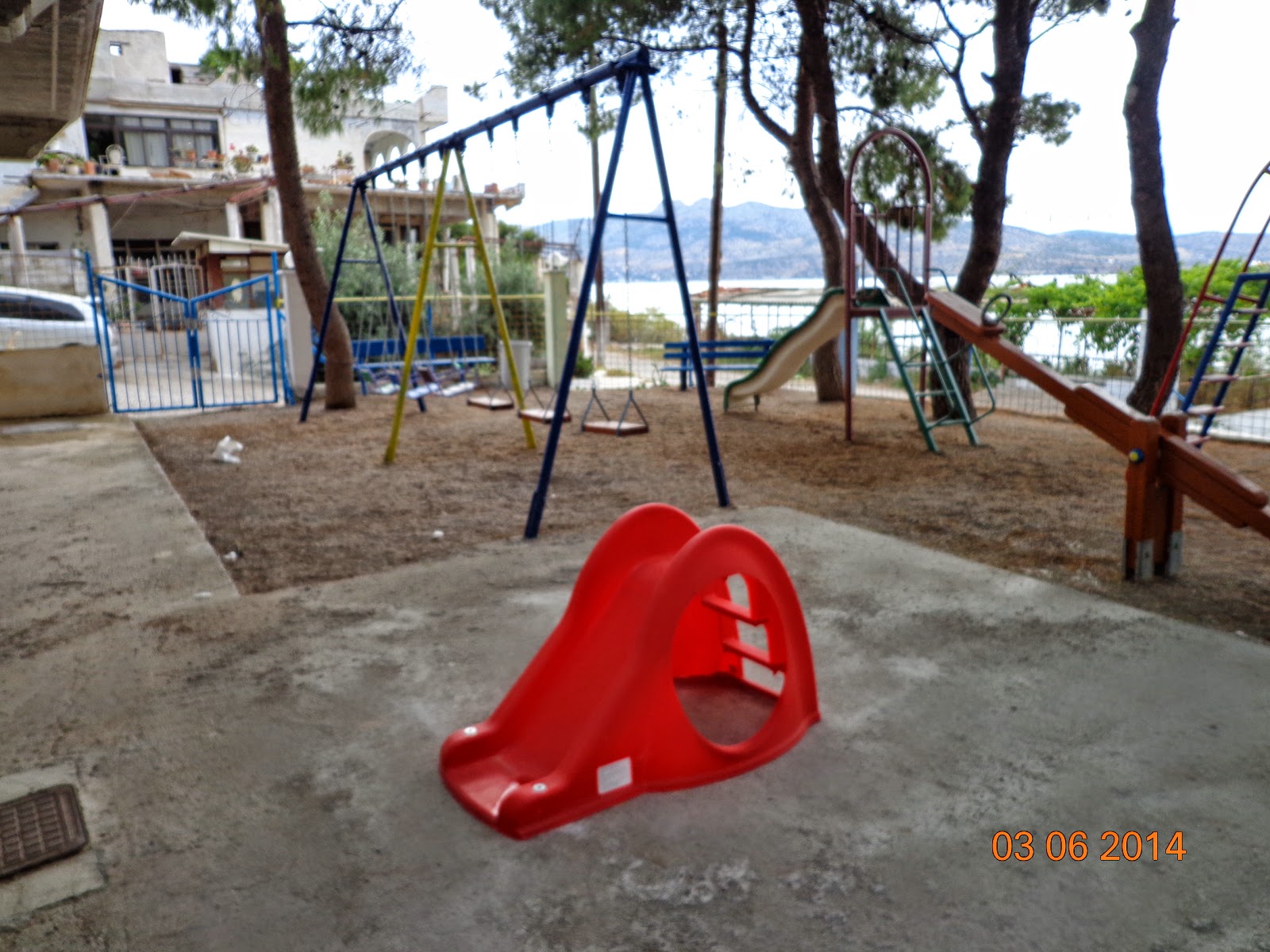 ΣΑΛΑΜΙΝΑ ΌΛΑ ΣΤΟ ΦΩΣ : ΠΑΙΔΙΚΗ ΧΑΡΑ ΣΤΟ ΜΑΓΕΥΤΙΚΟ ΜΠΑΤΣΙ ΣΑΛΑΜΙΝΑΣ.