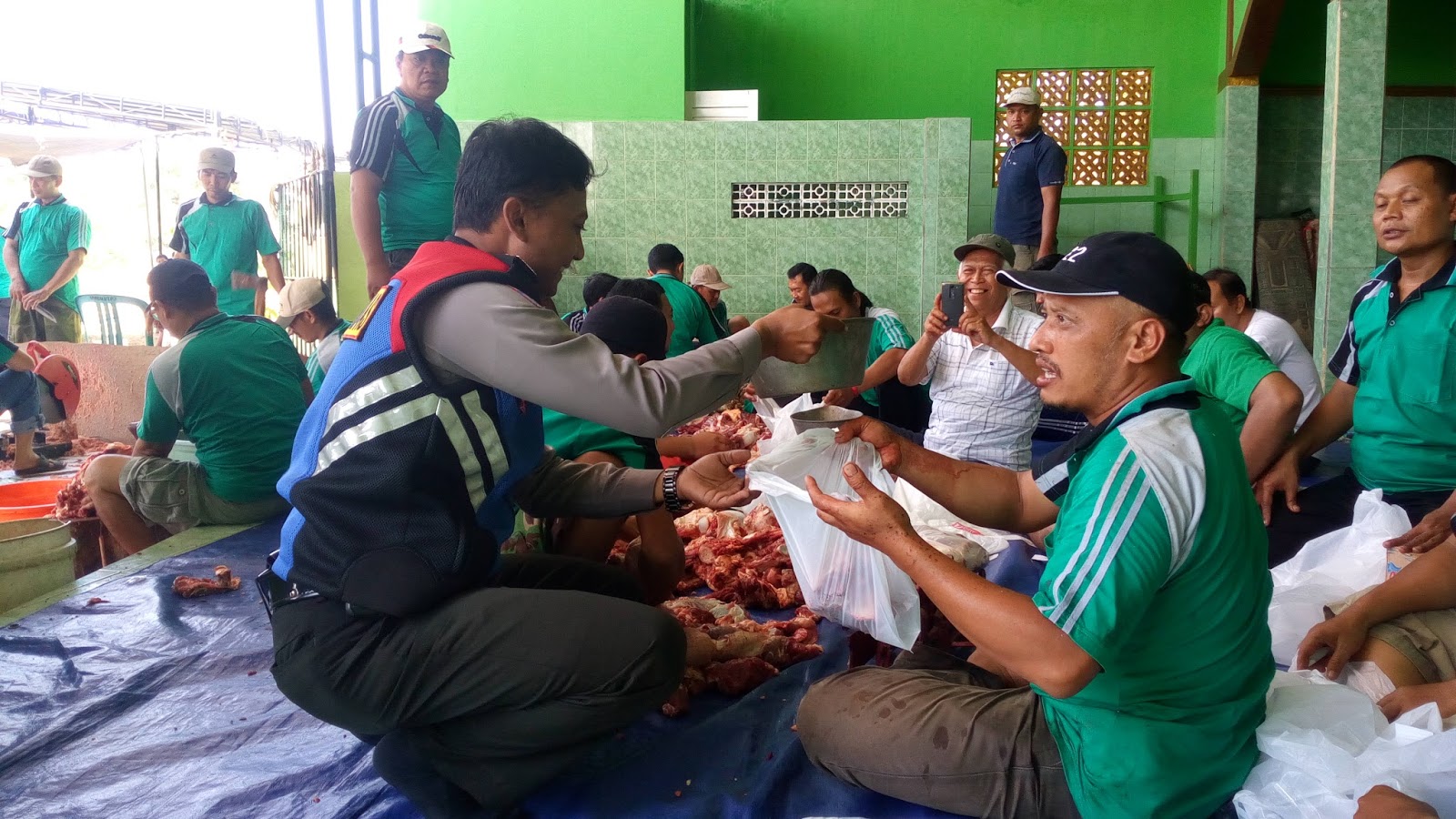 BERKURBAN UNTUK BERBAGI - KIMGatmedia, Korane arek Gununganyar