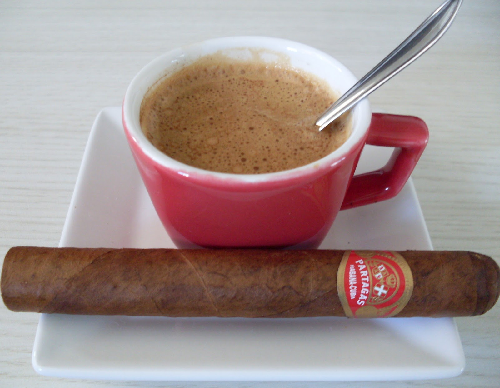 CHARUTOS & HARLEYROS: CHARUTO CUBANO PARTAGAS MILLE FLEUR