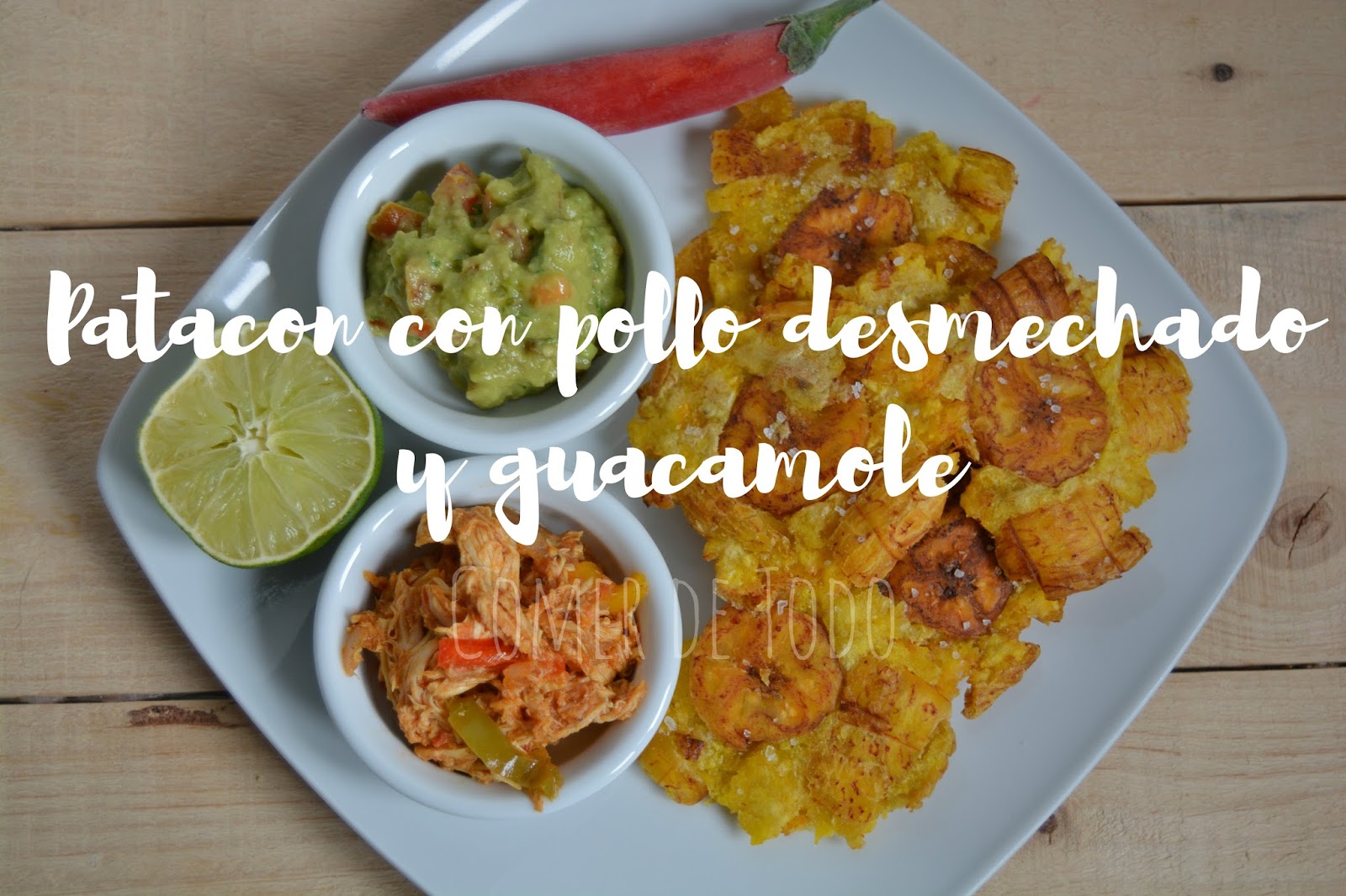 Patacón con pollo desmechado y guacamole