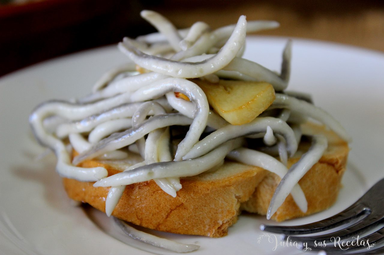 JULIA Y SUS RECETAS: Gulas al ajillo