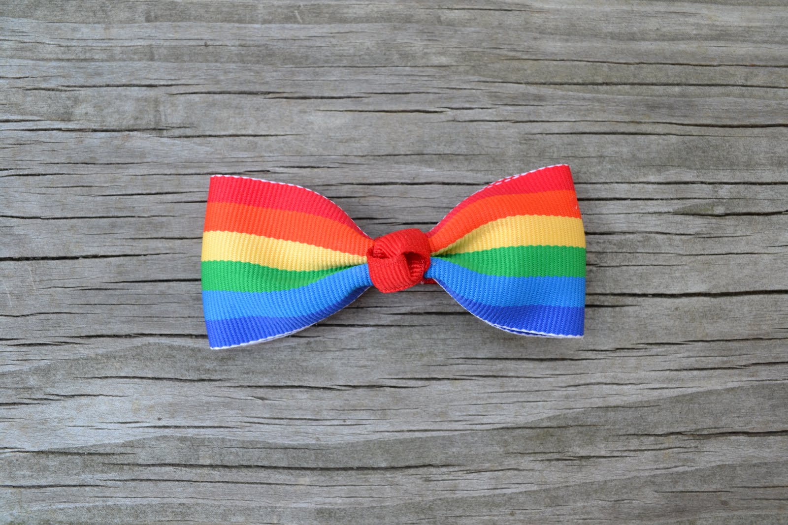 Emmy's Closet: new RAINBOW bow...