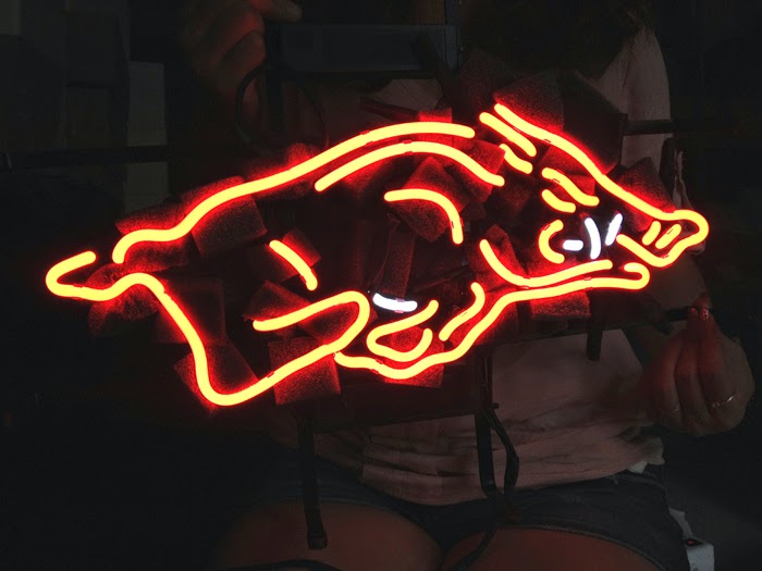 Wiki Neon Sign Blog: NCAA ARKANSAS RAZORBACKS BEER BAR CLUB NEON LIGHT ...
