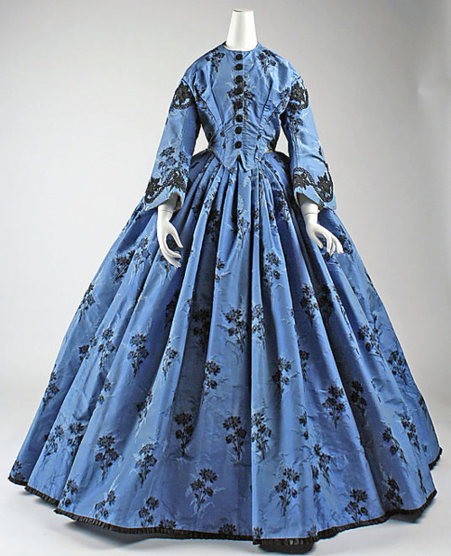 Le dressing de l'histoire : Crinoline de jour - 1860