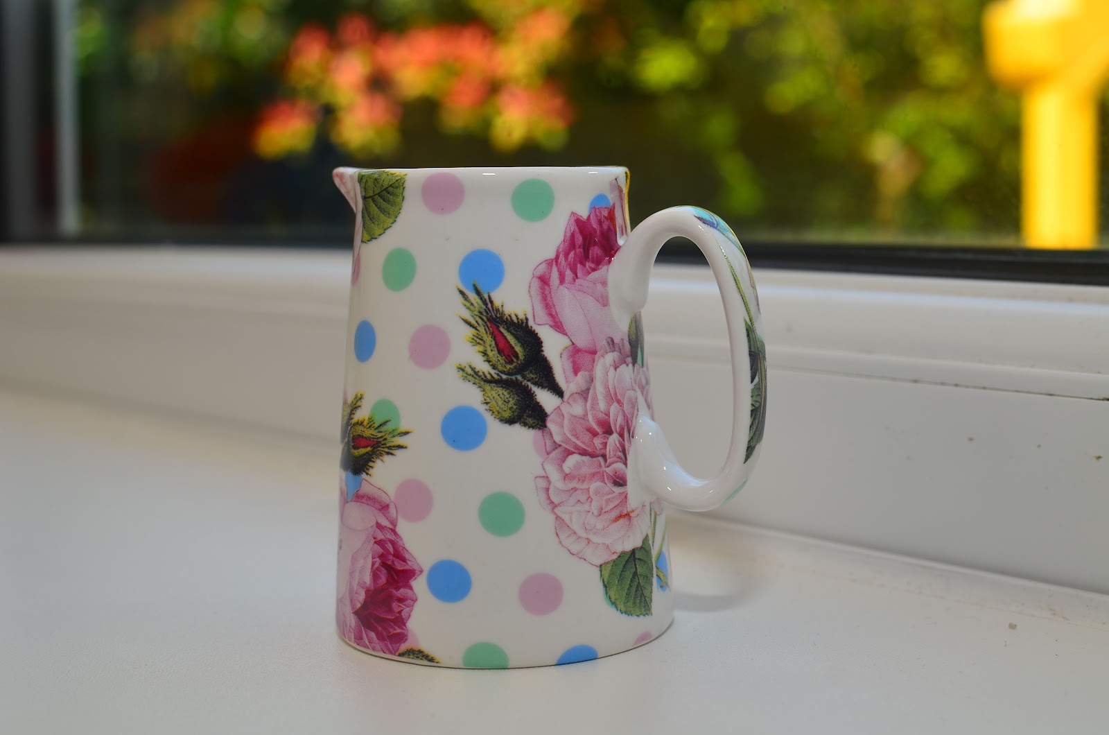 Kitch 'n' Chic: Petite Jugs by Heron Cross Pottery