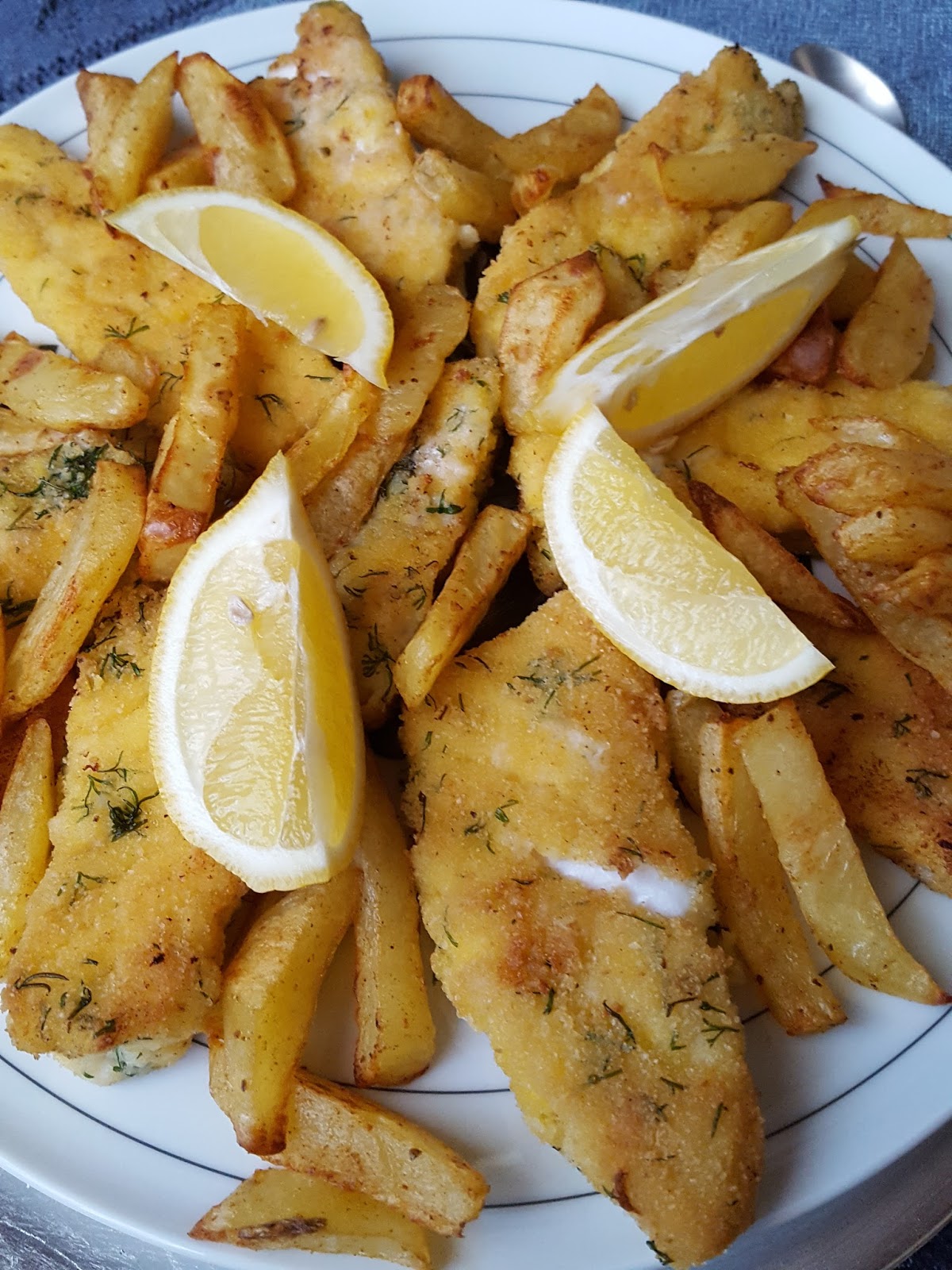 La Belle Auberge: Filetti di merluzzo panati con patatine alla paprica