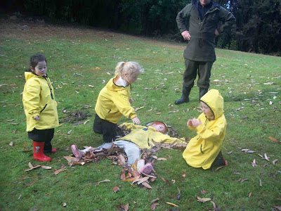Fiordland Kindergarten Nature Discovery: Making Leaf Dolls