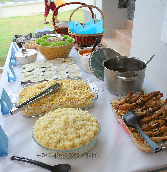 Table for 2.... or more: Reuben's Full Moon Party