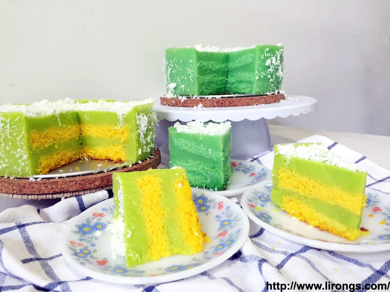 Lirong | A singapore food and lifestyle blog: Recipe: Pandan Layer Cake