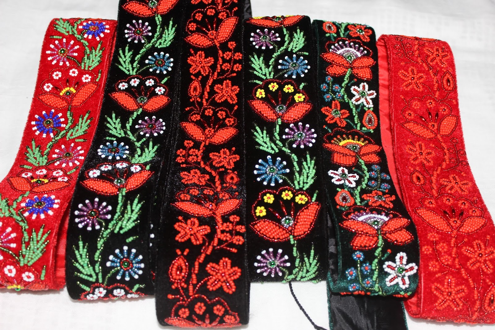 Artizanat Souvenir Cadouri: Brâuri de catifea brodate cu mărgele ...