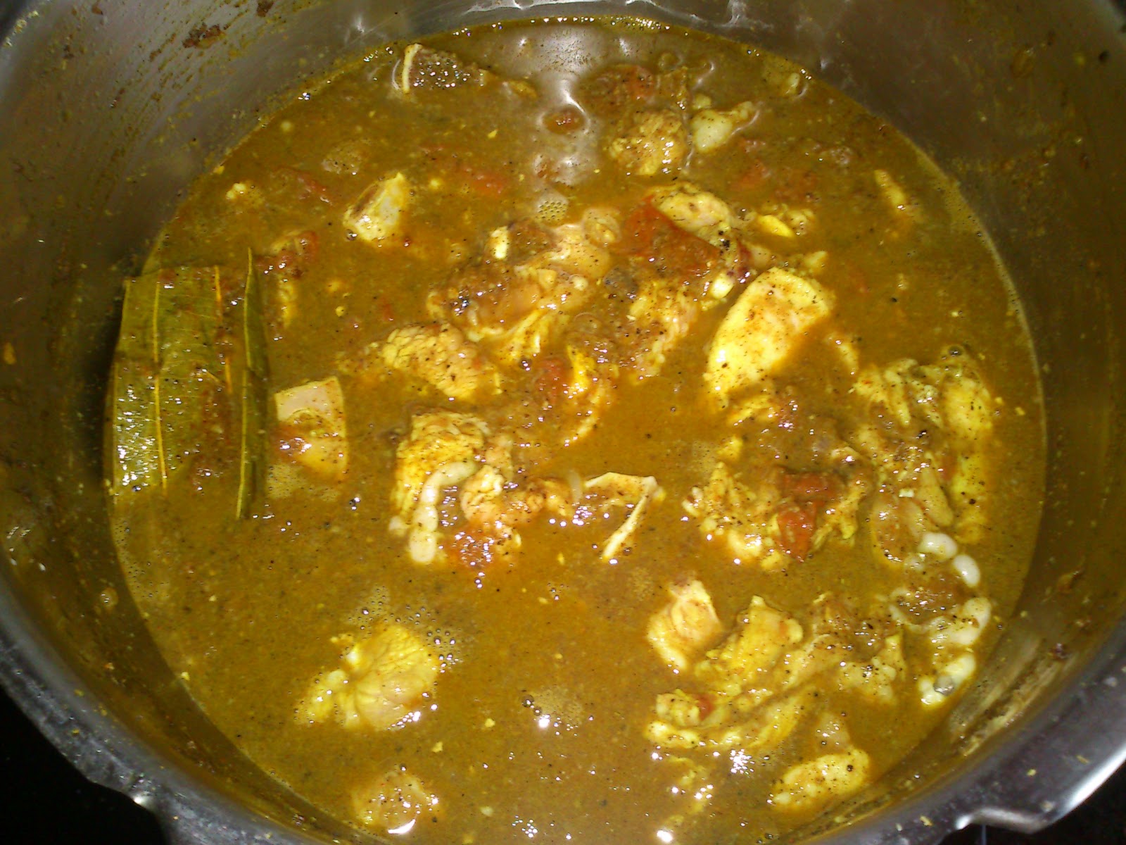 KonjamTadka ....My kitchen diary: MILAGU KARI KUZHAMBU / PEPPER MUTTON ...