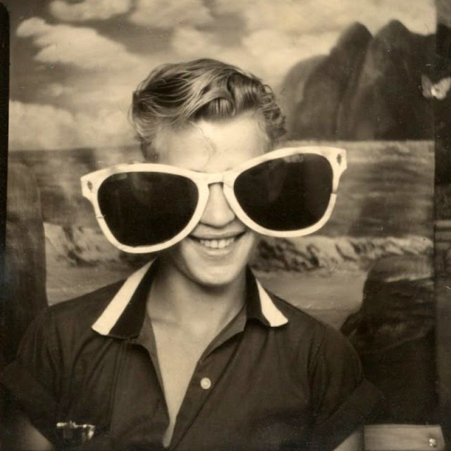 36 Cool Portraits From Photo Booths That Defined Men's Hairstyles in ...