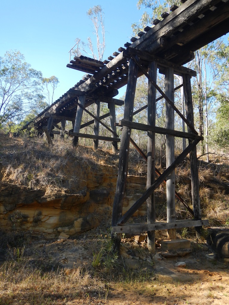 HoneyDale Retreat: Logan Creek Bridge