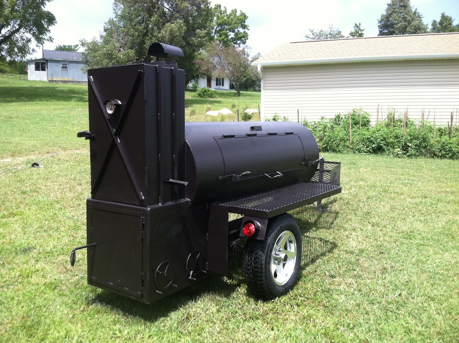 Lang 84 Deluxe Smoker: LIKE NEW Lang 84 Deluxe with Warming Box Smoker