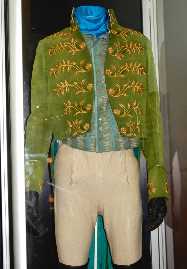 Hollywood Movie Costumes and Props: Lily James and Richard Madden's ...