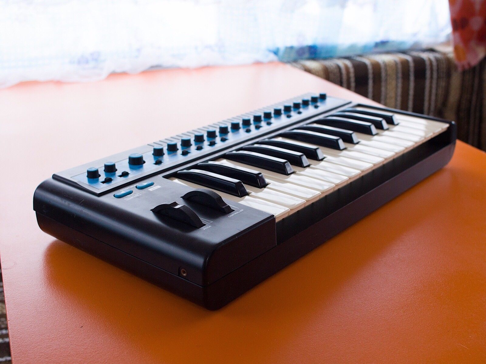 MATRIXSYNTH: Original 90s Novation BassStation Keyboard