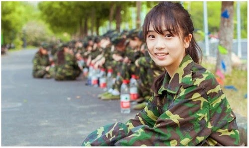 Jiajun Yan, Anggota Tentera Paling Cantik Sekali di China. - Gaban Comel