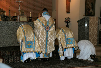 The Rule of Praying is the Rule of Believing: Vestments and the Vesting ...