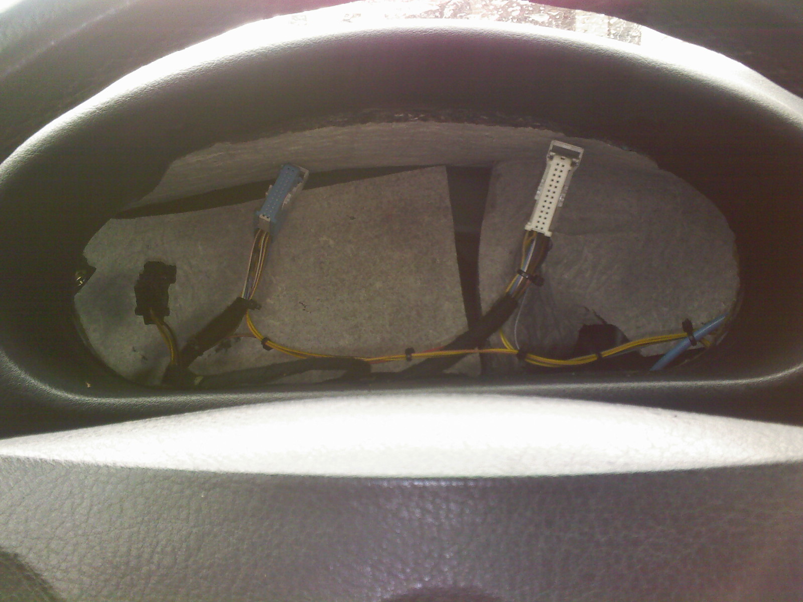 BMW repair & retrofit: BMW E36 OBC check control retrofit (EN)